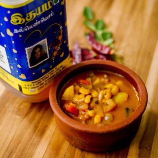 Thattapayaru Kara Kuzhambu – Cowpea Curry – Kannamma Cooks